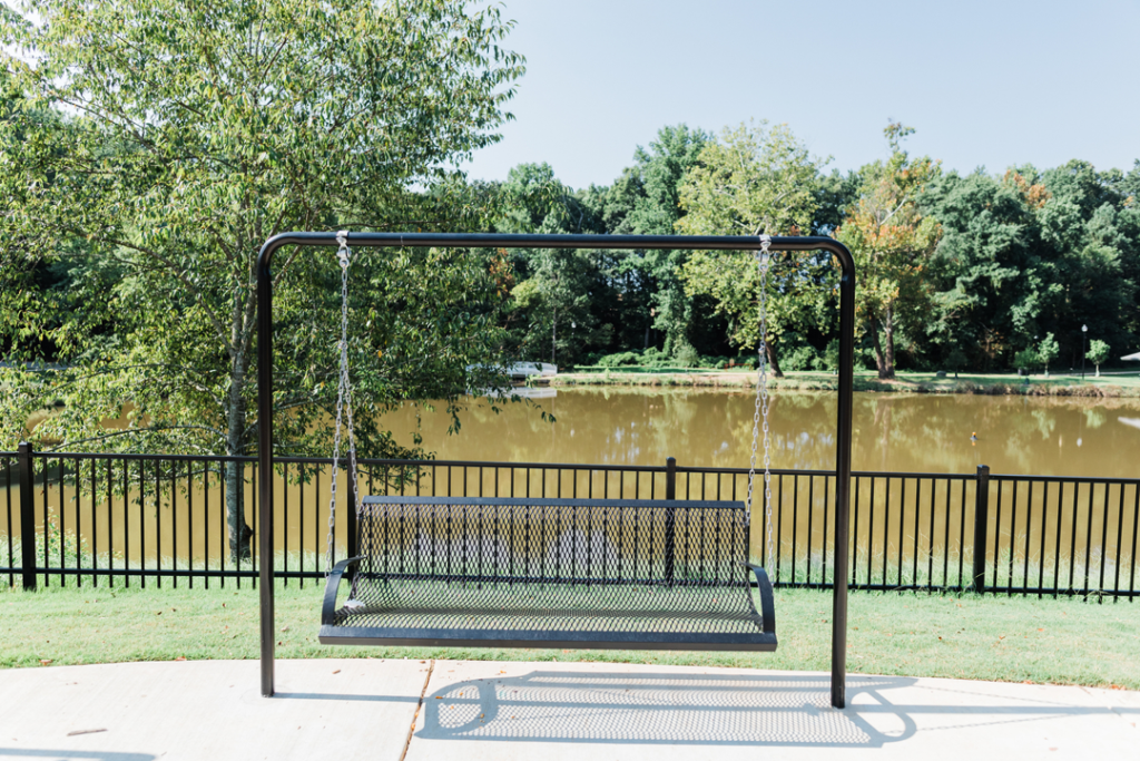 Modern Bench Swing - Korkat